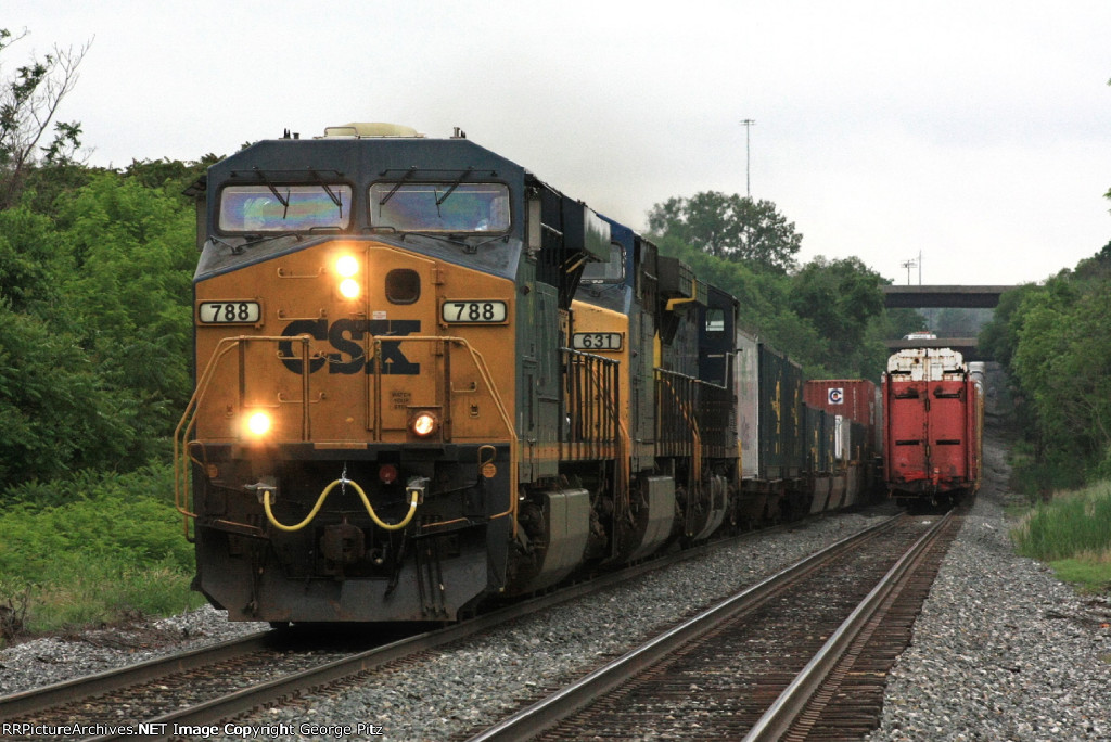CSX 788 and train Q032